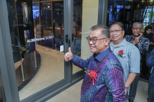 Receiving the 1st CIDB PPS Certificate (Sijil Penghargaan) on MS 832 ...